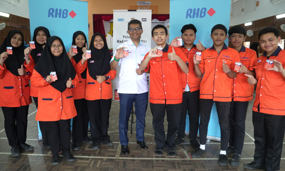 RHB Islamic, KPM lancar kad pintar pelbagai guna untuk pelajar TVET ...
